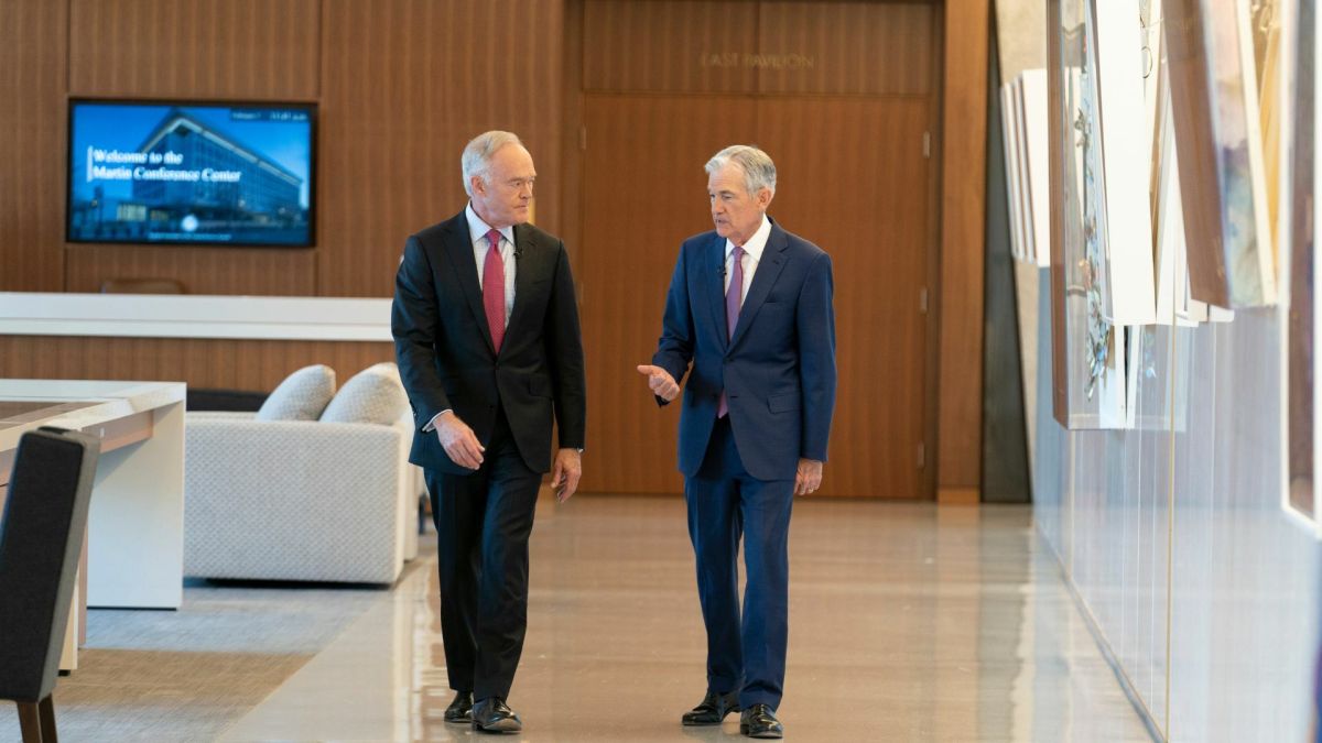 2024年2月5日：鲍威尔透露最近不会降息，Meta回调，半导体板块持续上涨，新秀SMCI一月翻倍，NVDA跨越1.7T市值，A股和中概反弹 ...